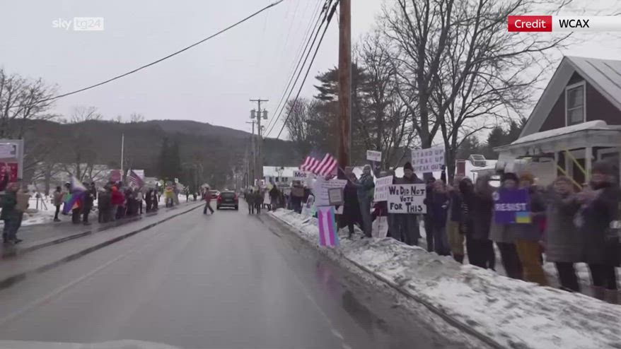 Usa, JD Vance contestato durante le vacanze in Vermont | Video Sky