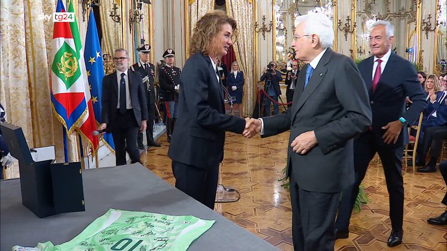 Mattarella riceve la Nazionale di calcio femminile | Video Sky