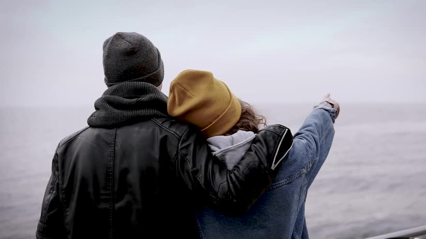 VIDEO - Adriana Spuria presenta December | Video Sky