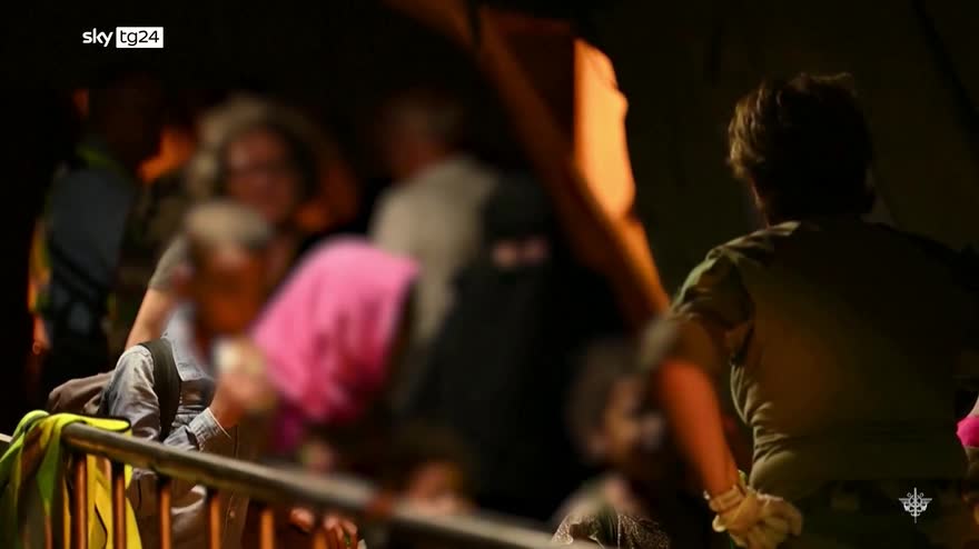 Sudan, le storie di chi è riuscito a scappare | Video Sky