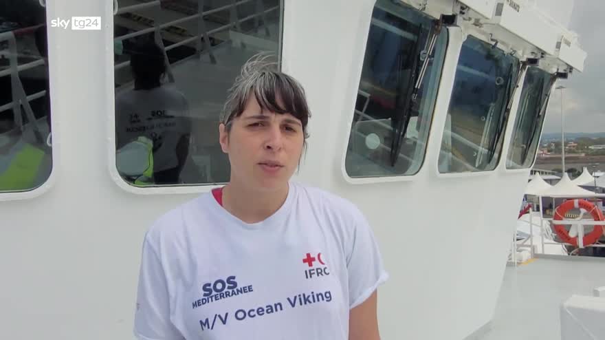 Sbarcati a Civitavecchia dalla Ocean Viking, 168 migranti | Video Sky Sbarcati a Civitavecchia dalla Ocean Viking, 168 migranti | Video Sky