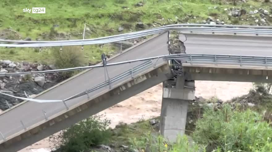 Crollo ponte Calabria, Anas: pilone pericoloso se nel fiume | Video Sky